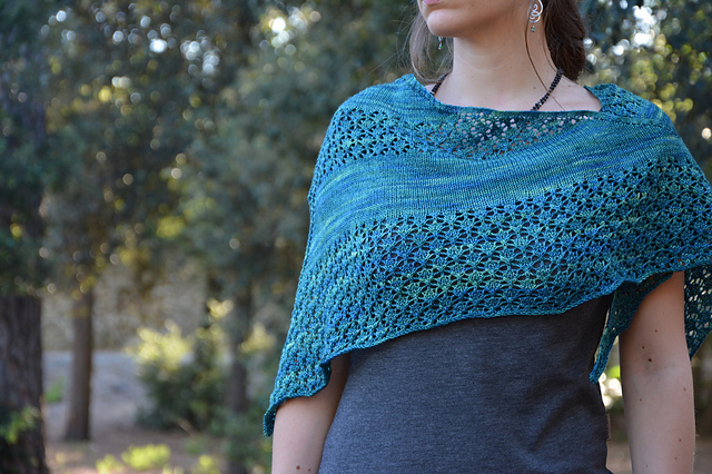 Ravelry: Hira Shawl pattern by Lys - Light Of The North