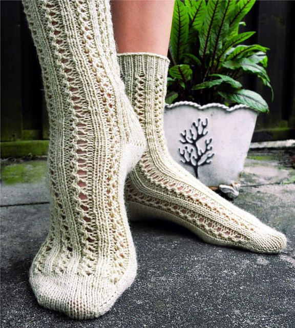 Ravelry: Double Lace Rib Toe-up Socks pattern by Stefanie Pollmeier