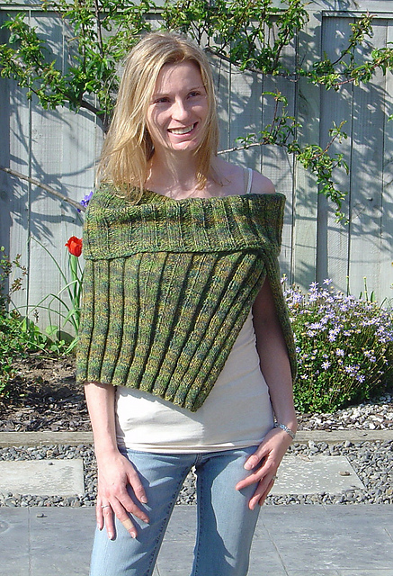 Ravelry: Capelet pattern by Naturally Yarns