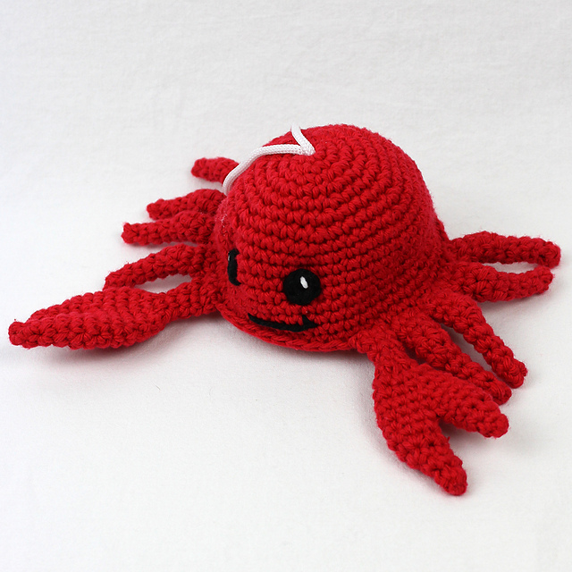 Ravelry: Clippy the Crab Scrubby Amigurumi pattern by Charlyn Smith