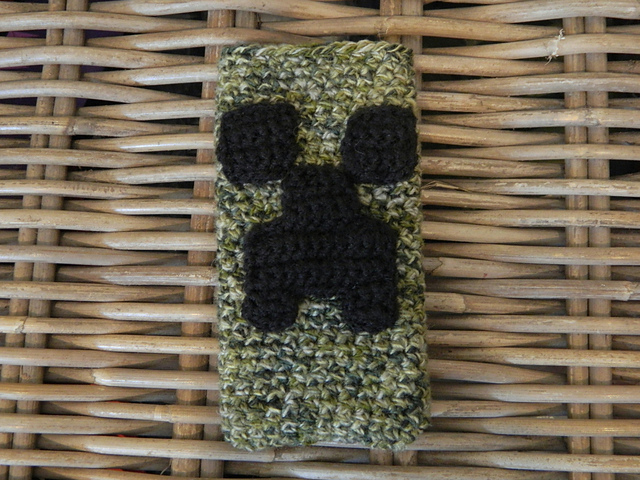 Ravelry: Minecraft Creeper phone cozy cover pattern by Lottie's Creations