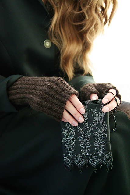 Ravelry: apropos pattern by Cheryl Niamath