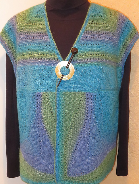 Ravelry: Effi pattern by Ruth Kindla