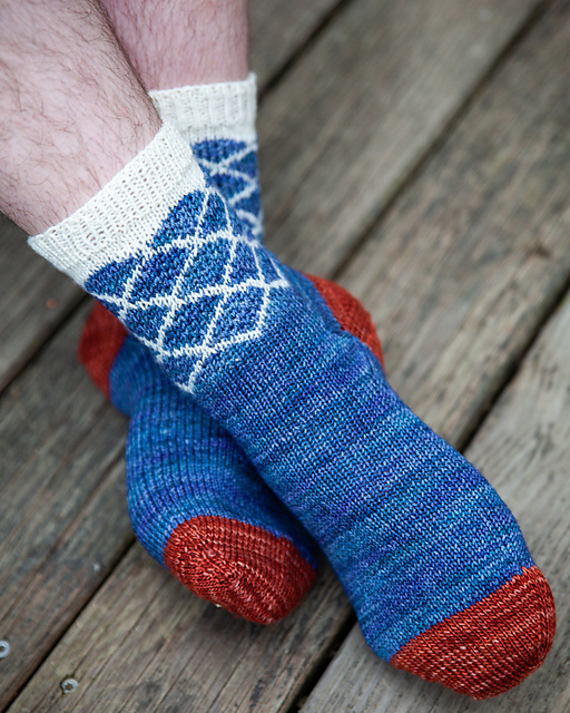 Ravelry: Wavy Socks pattern by Christelle Nihoul