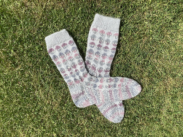 Ravelry: The Geometry of Socks: 'Circles' pattern by ChristineLothian