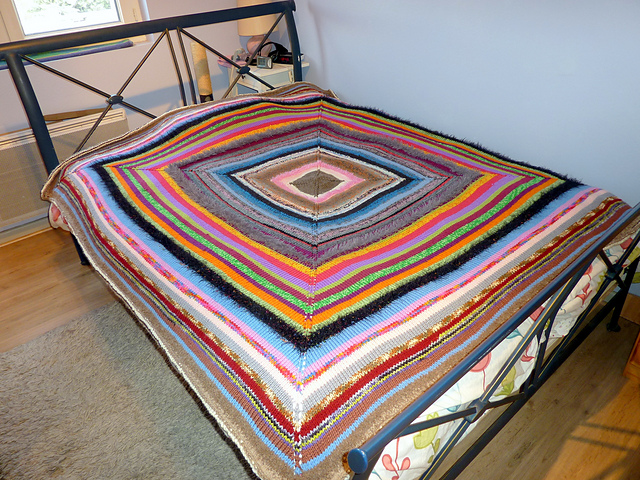 Ravelry: Rounding the square pattern by Cécile Mouton