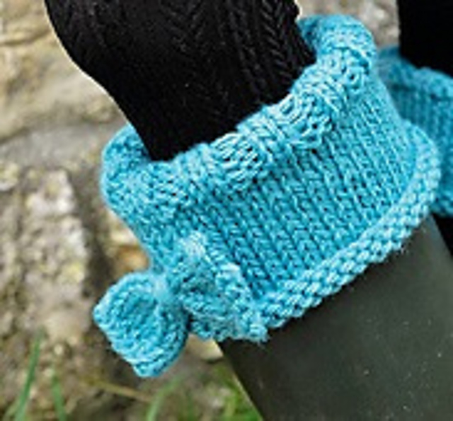 Ravelry: Bow Welly Boot Topper pattern by Kirstie McLeod