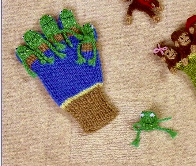 Ravelry: Five Speckled Frogs Finger Puppets pattern by Sandra Polley