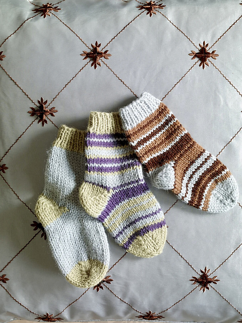 Ravelry: Child's Two Color Socks pattern by Lion Brand Yarn