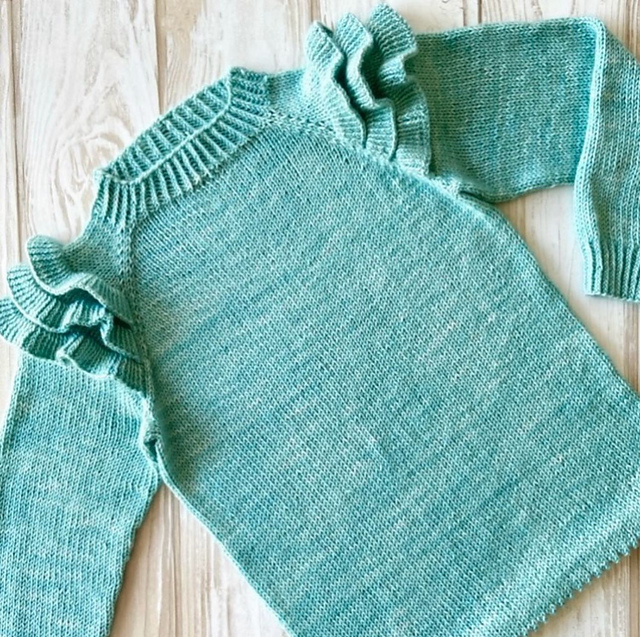 Ravelry: Magnolia Sweater / Sweater Magnolia pattern by Claudia Cibie