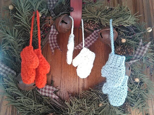 Ravelry: Spare Mittens for Santa's Elves pattern by Kaylie Dawn