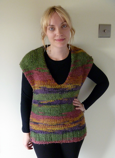 Ravelry: V-neck Tunic pattern by Sirdar