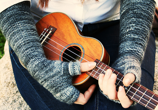 Ravelry: Second Skin armwarmers pattern by Tanja Fleischer