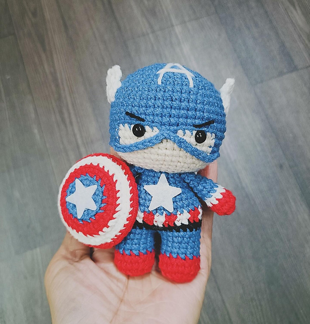 Ravelry: Captain America Keychain pattern by Lan Tran