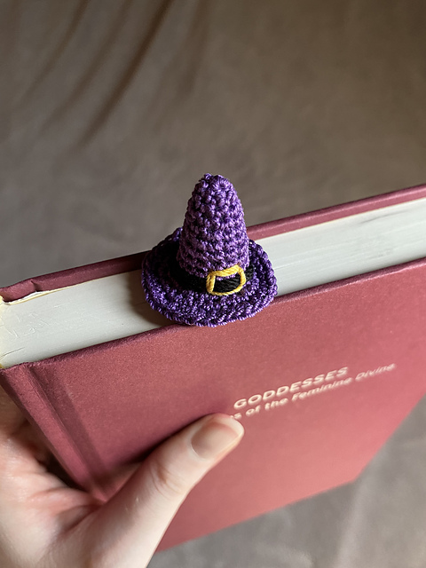 Ravelry: Witch Hat Bookmark pattern by Comic Sams Crafts