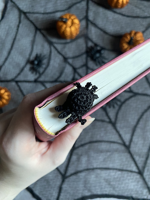 Ravelry: Spider Bookmark pattern by Comic Sams Crafts