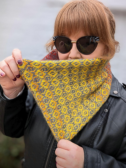 Ravelry: The Chiefest Calamity Cowl pattern by Nicole Larkin-York