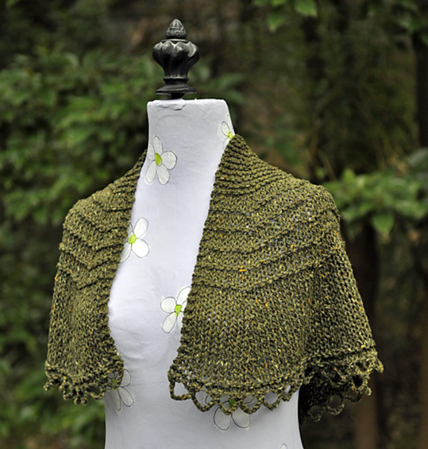 Ravelry: Simple Ridges Shawlette pattern by Linda Blakely