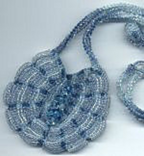 Ravelry: Scallop Shell Beaded Purse pattern by Janet Hoxie