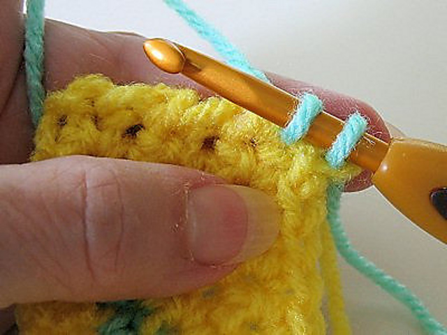 Ravelry: How Do I – Work around the edges? - Tutorial pattern by ...