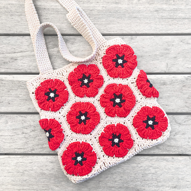 Ravelry: Poppy Fields Tote pattern by Debbie Wragg