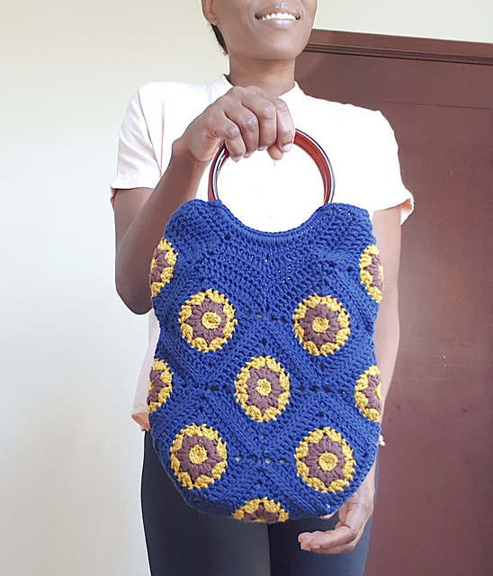 Ravelry: Bloom Tote Bag pattern by Rose Obom