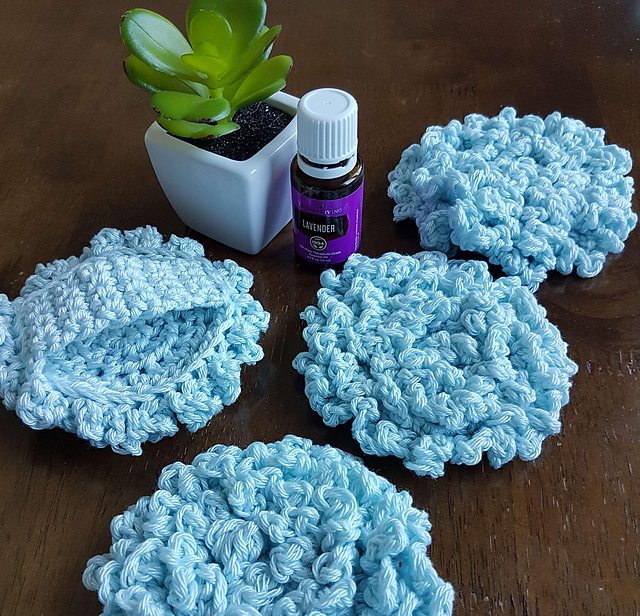 Ravelry: Ruffles Scrubbie pattern by Rose Obom