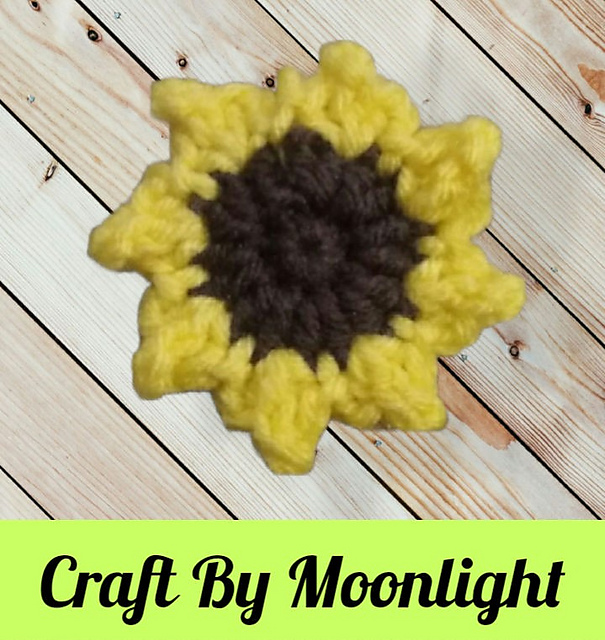 Ravelry: Twisted Sunflower Applique pattern by Mary Katherine