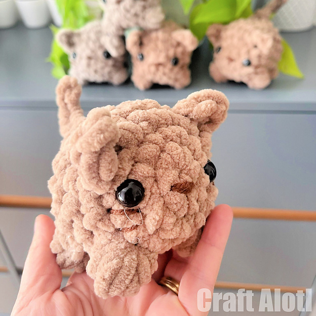 Ravelry: Mini Cat Loaf pattern by Pip Woodley