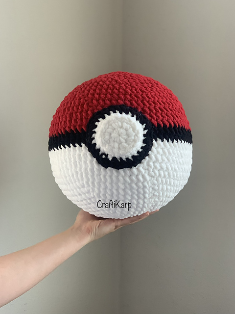 Ravelry: Large Pokeball Amigurumi pattern by Annie Kuo