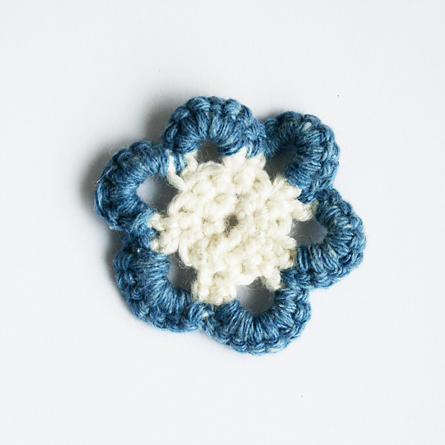 Ravelry: Two Tone Scraps Flower pattern by Anna Simmonds