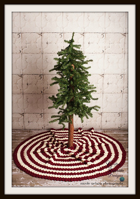 Ravelry: Diamond Christmas Tree Skirt pattern by Kate Wagstaff