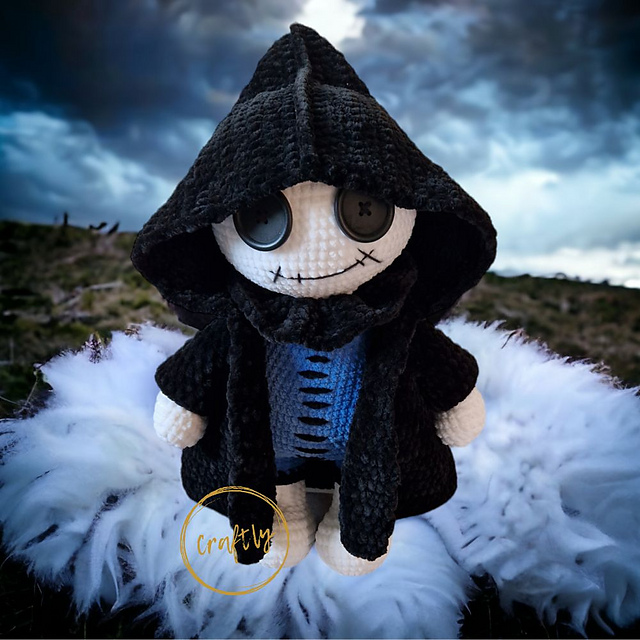 Ravelry: Skeleton with coat pattern by Monika Tadewicz