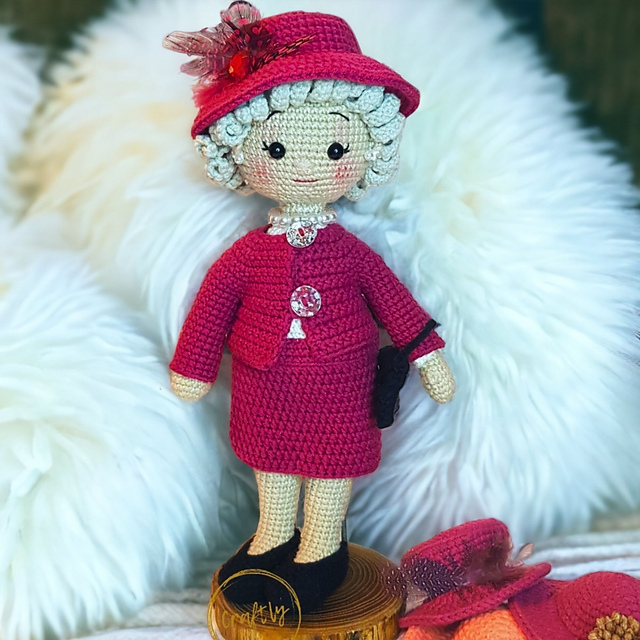 Ravelry: Queen Elizabeth pattern by Monika Tadewicz