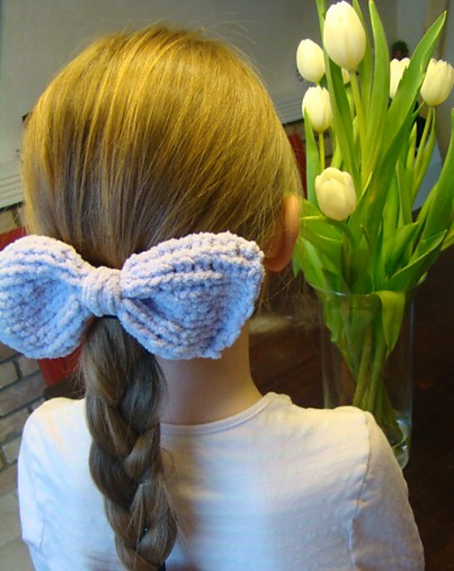 Ravelry: Bow Applique pattern by Esther Leavitt