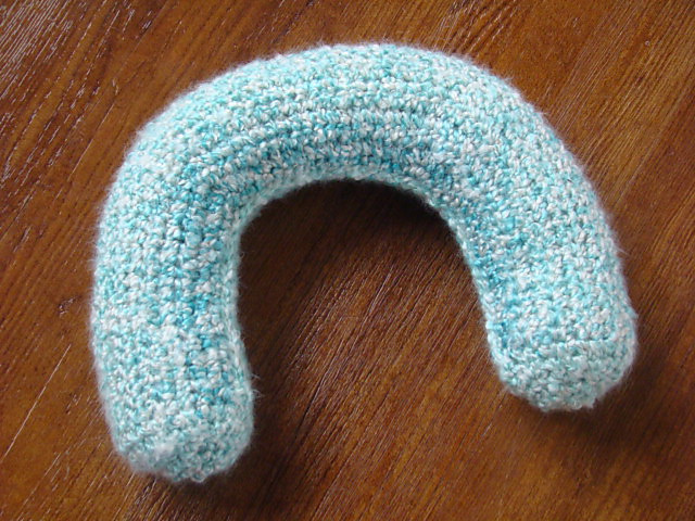 Ravelry: Travel Pillow pattern by Esther Leavitt