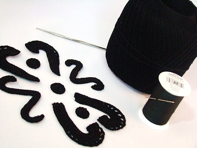 Ravelry: Antique Applique pattern by Esther Leavitt