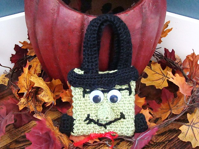 Ravelry: Mini Frankenstein Treat Bag pattern by Esther Leavitt