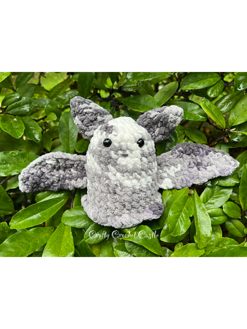 Ravelry: Bat Ghost pattern by Jenila Mathialagan