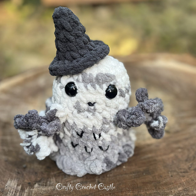 Ravelry: Owl Ghost pattern by Jenila Mathialagan