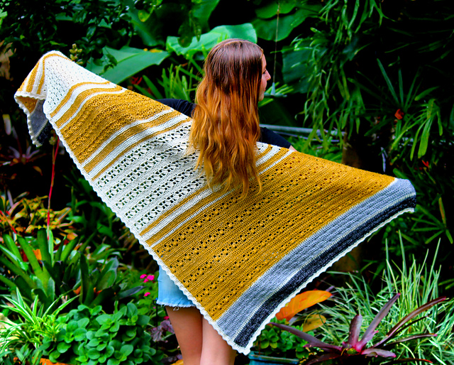 Ravelry: Paper Daisies Shawl pattern by Colleen Barns