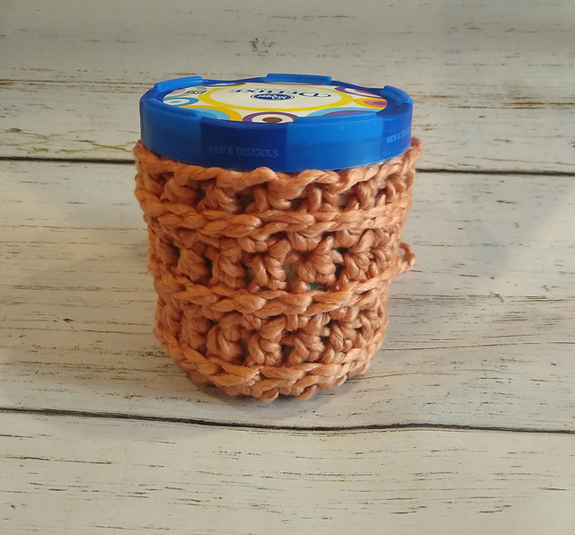Ravelry: Pint Cozy pattern by Nessa Sampson