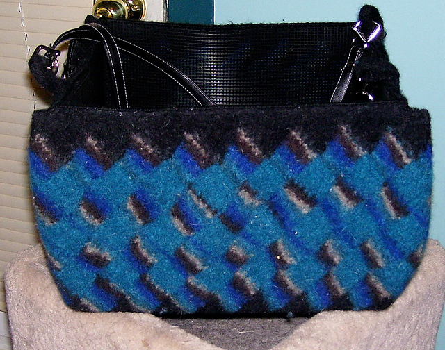 Ravelry: Entrelac Felted Bag pattern by Cora Shaw
