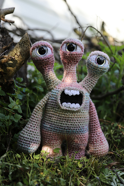 Ravelry: Cylinder Monster Body with No Mouth and Legs pattern by Megan Lapp