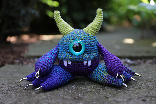 Ravelry: Sphere Monster Body with Overbite pattern by Megan Lapp