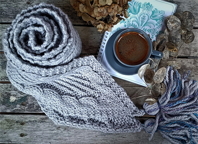 Ravelry: Delph Scarf pattern by Nadine Dransfield