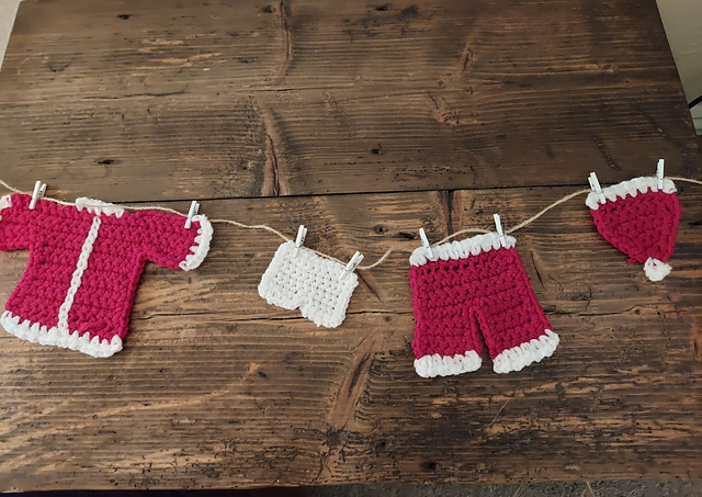 Ravelry: Santa's Washing Line Garland pattern by Melissa Pumfrett
