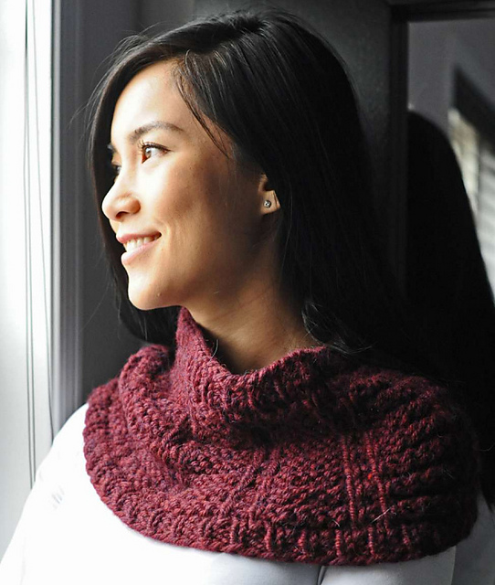 Ravelry: Quick Chunky Cowl pattern by Estelle Yarns