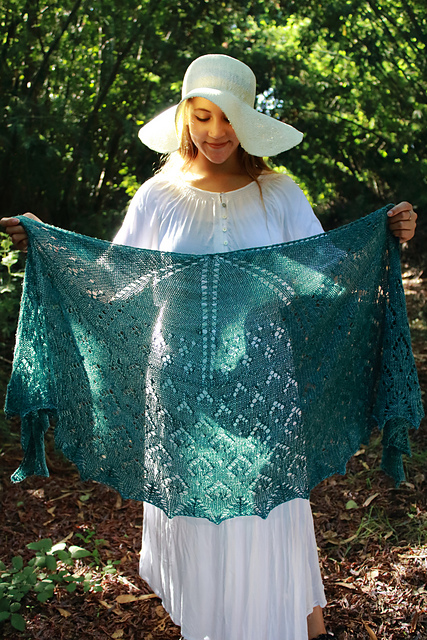 Ravelry: Lesley's Secret pattern by Susana Lobos Garcia