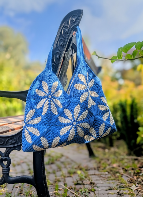 Ravelry: Petal Mosaic Bag pattern by Created by Carolien